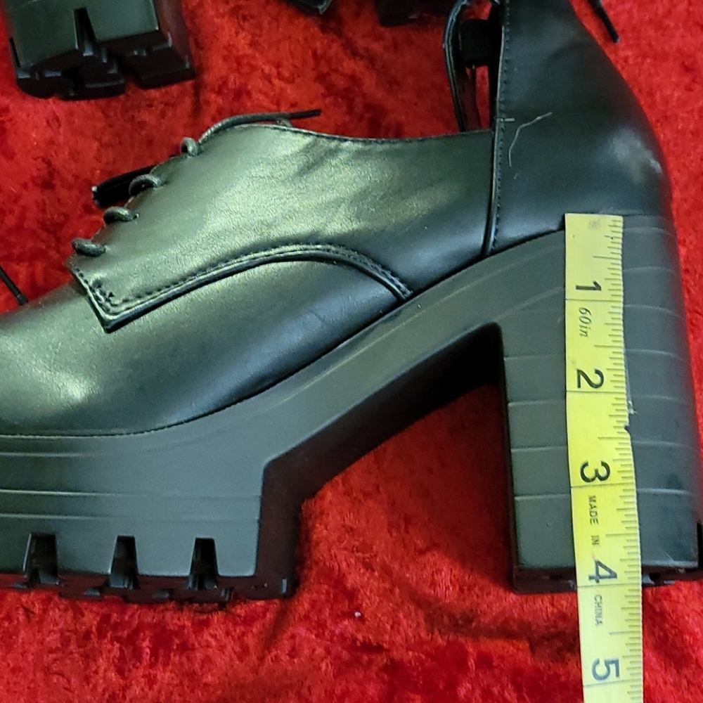 Brand New Y2k Black Platform Heavy Tread Stompers! - Gem